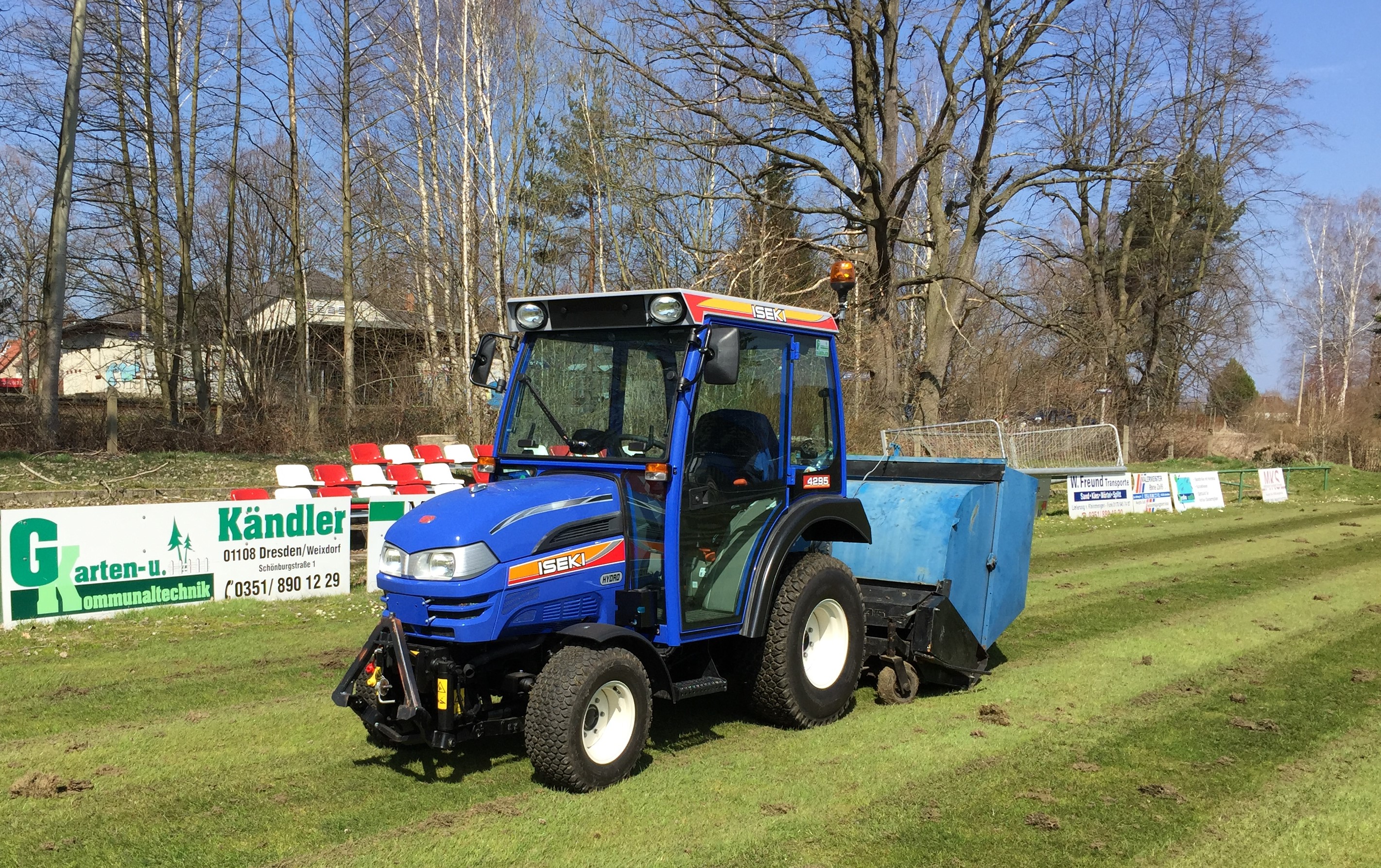 Schlepper mit Vertikutierer in Dresden bei KÄNDLER Garten und ...
